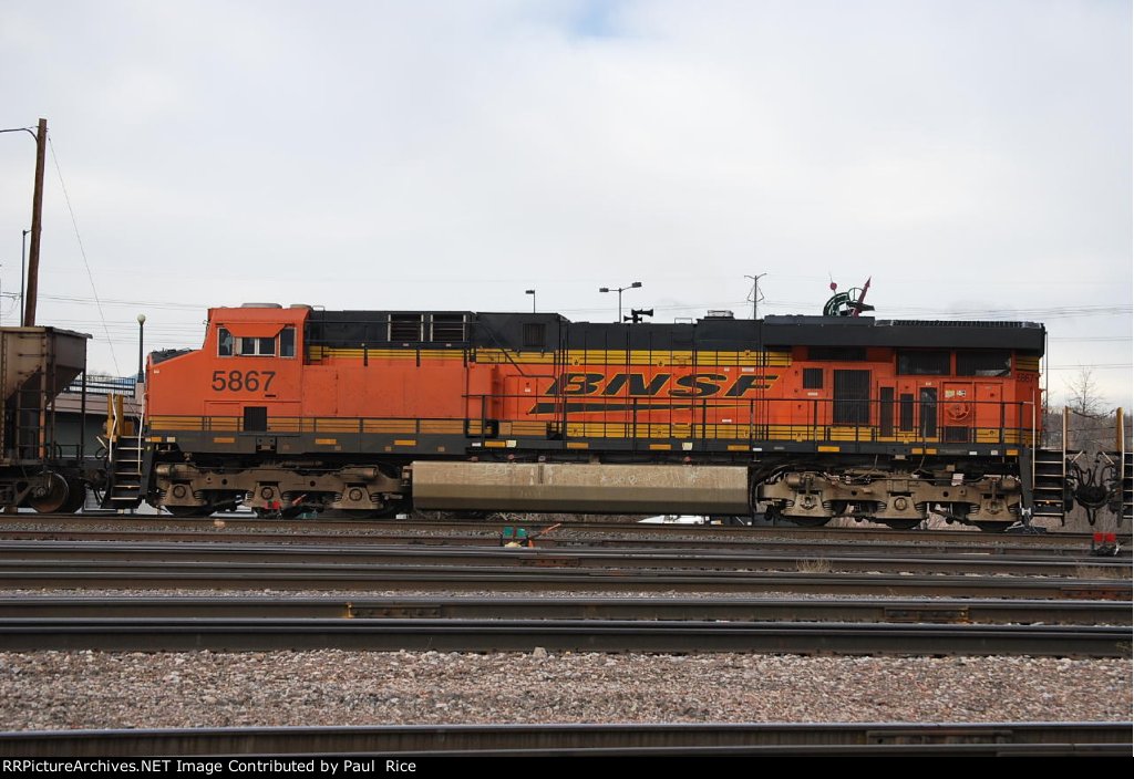 BNSF 5867